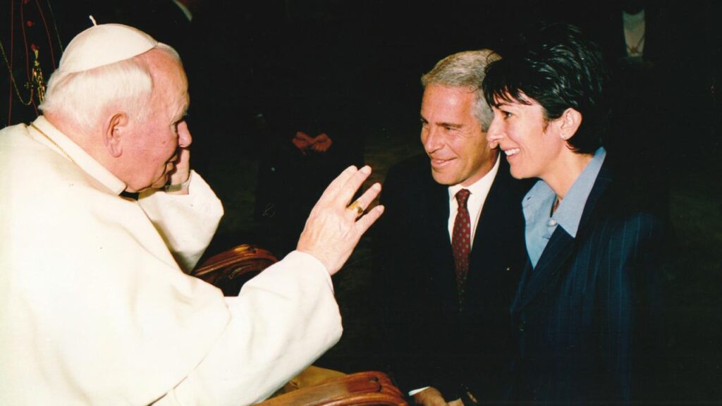 Jeffrey Epstein y Ghislaine Maxwell, bendecidos por el Papa, muestran ...
